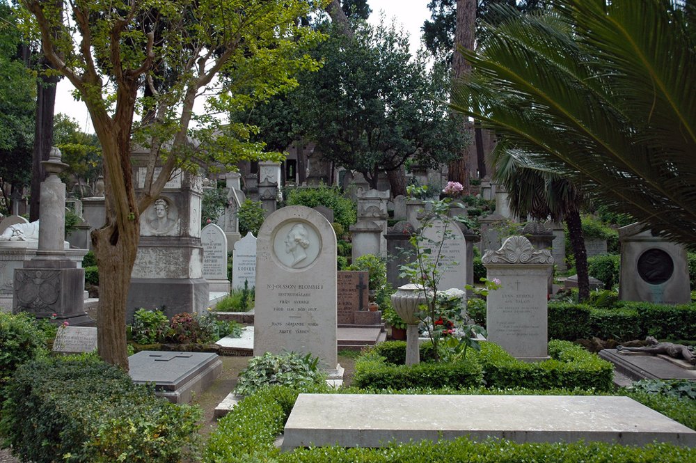 Il Cimitero degli Inglesi con le sue tombe artistiche e monumentali fa ...